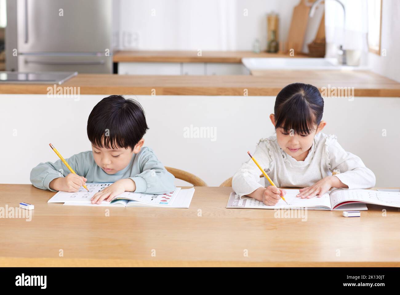 Japanese kids studying Stock Photo - Alamy