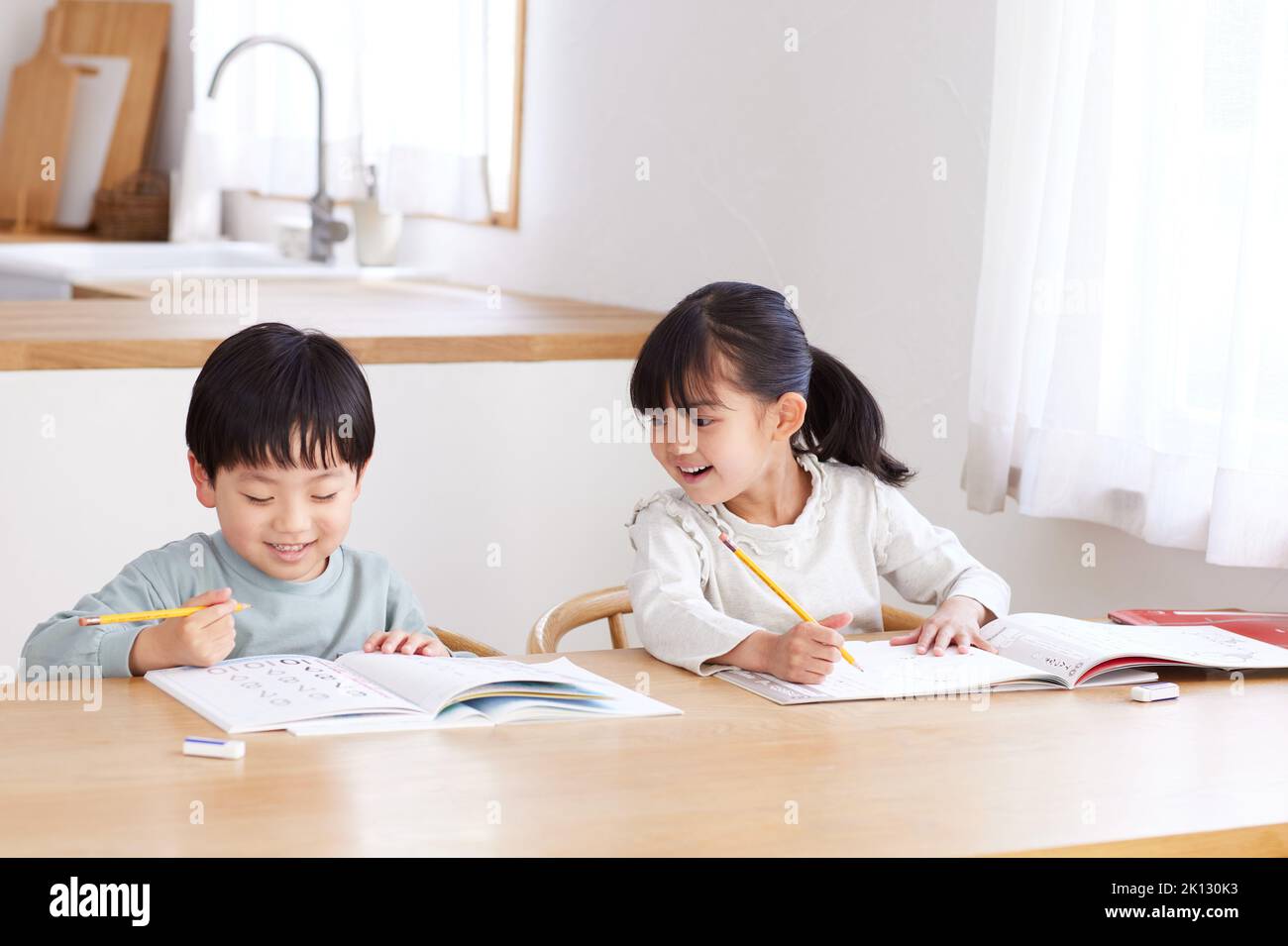 Japanese kids studying Stock Photo - Alamy