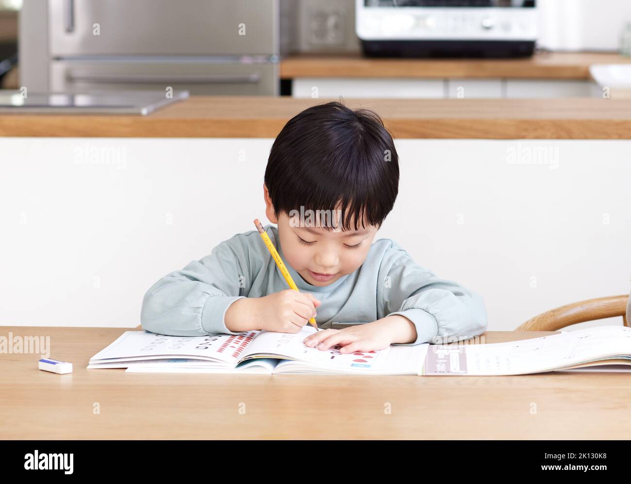 Japanese kids studying Stock Photo - Alamy