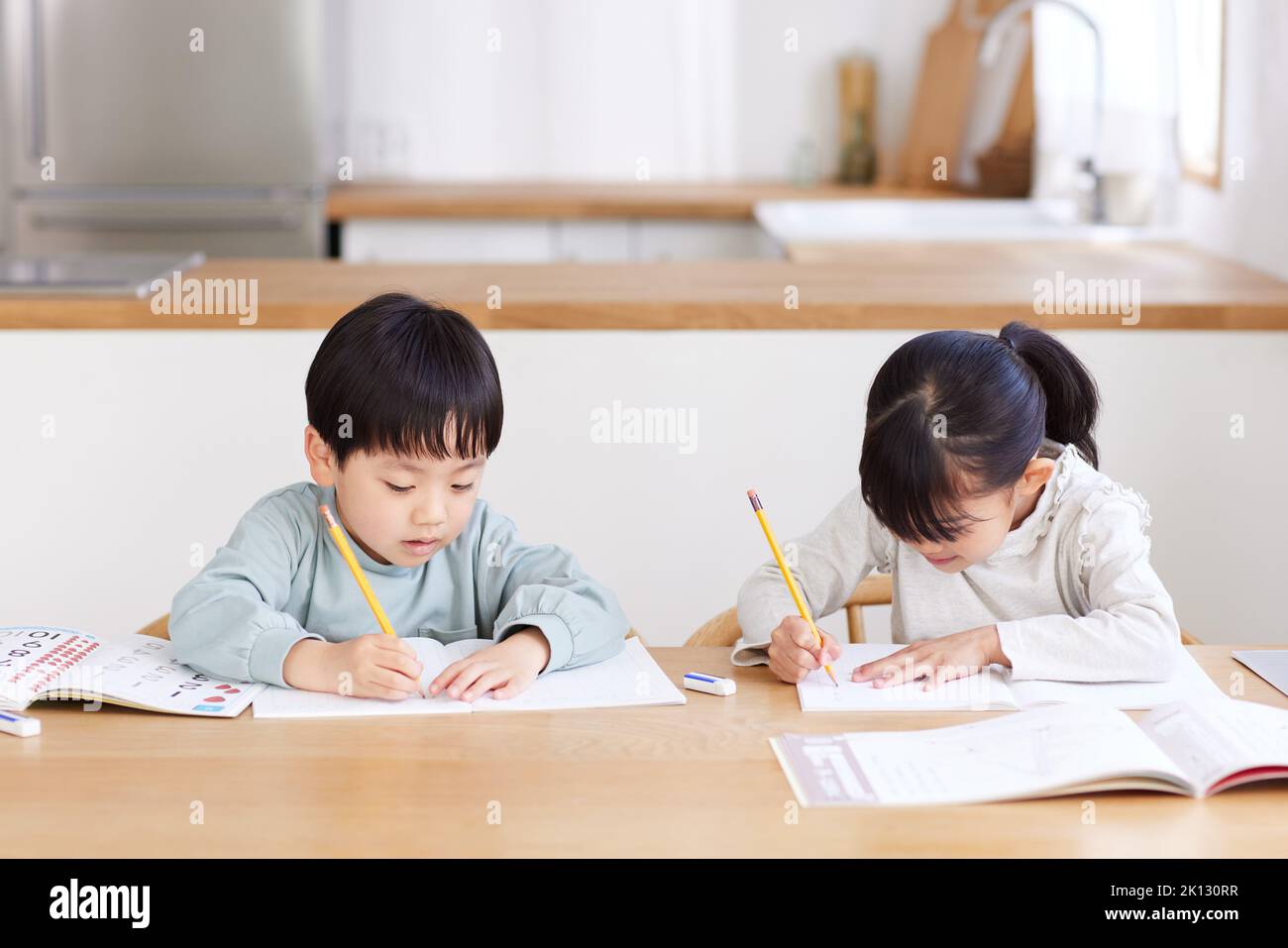 Japanese kids studying Stock Photo - Alamy