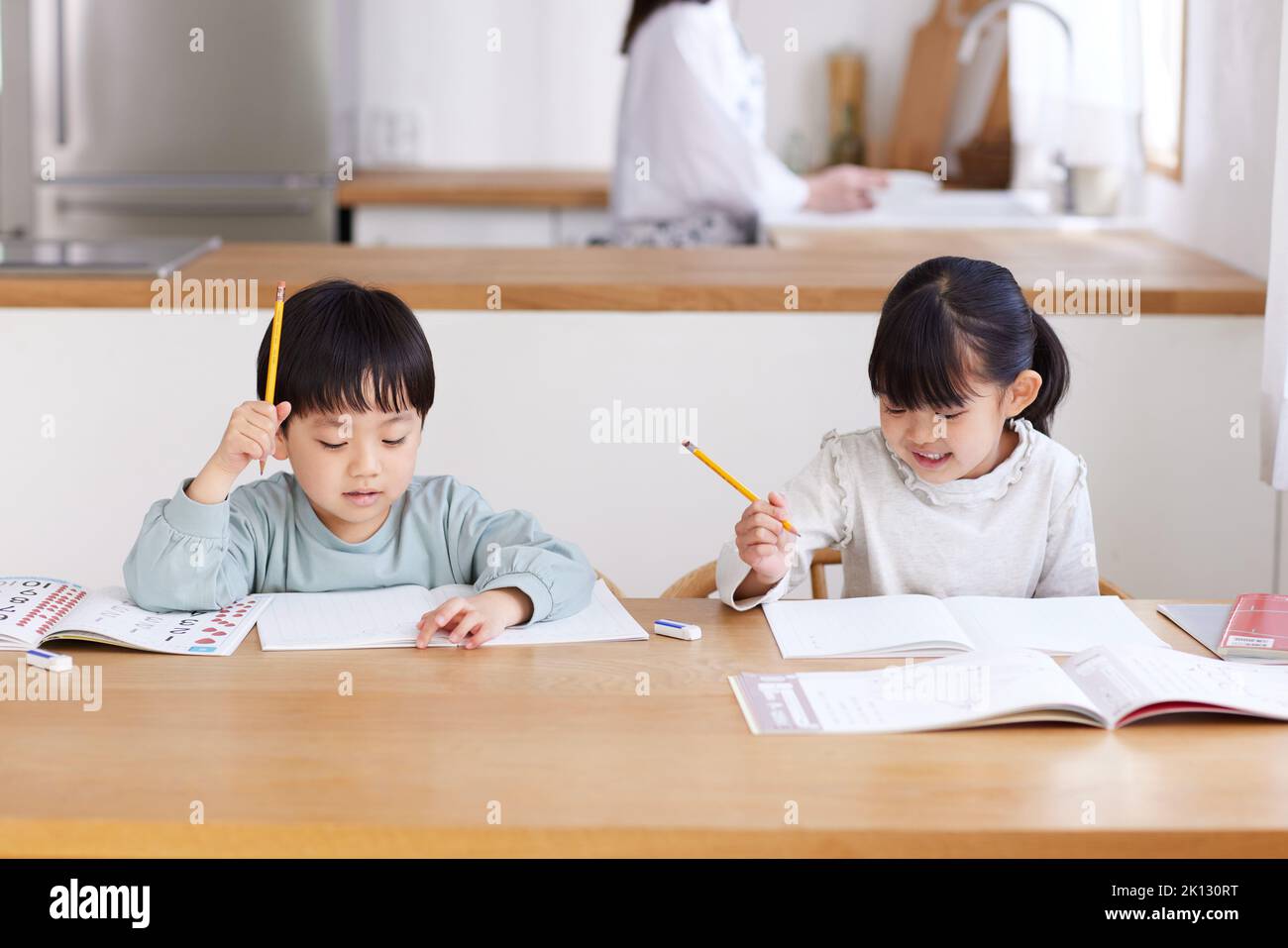Japanese kids studying Stock Photo - Alamy