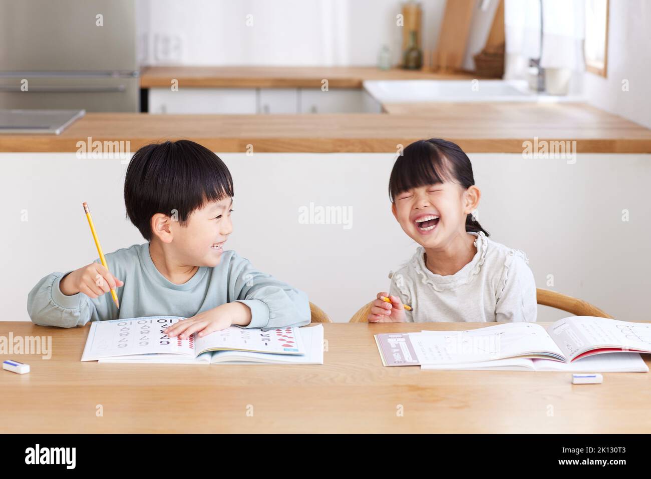 Japanese kids studying Stock Photo - Alamy