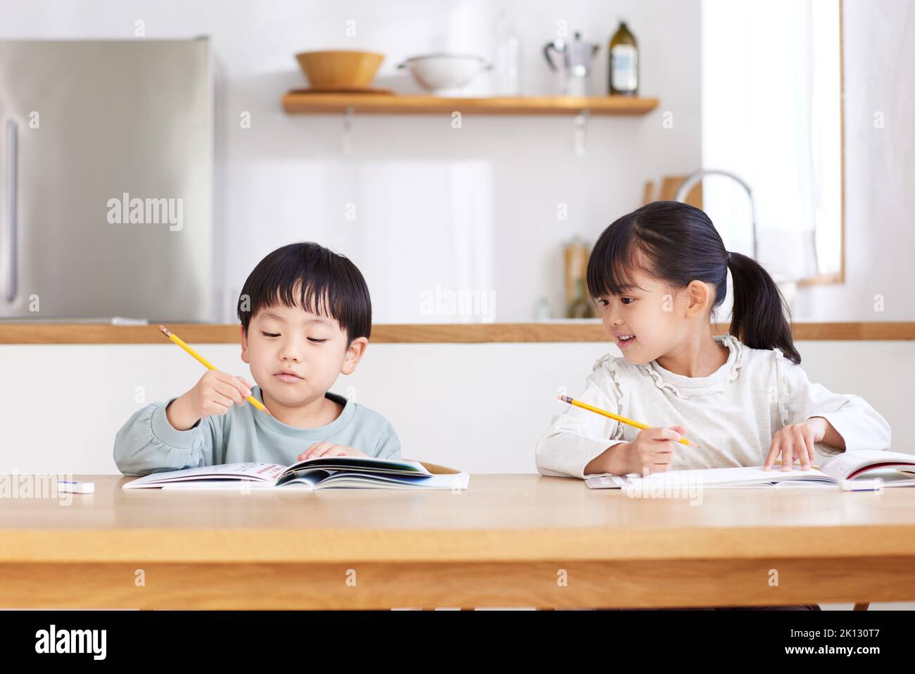 Japanese kids studying Stock Photo - Alamy