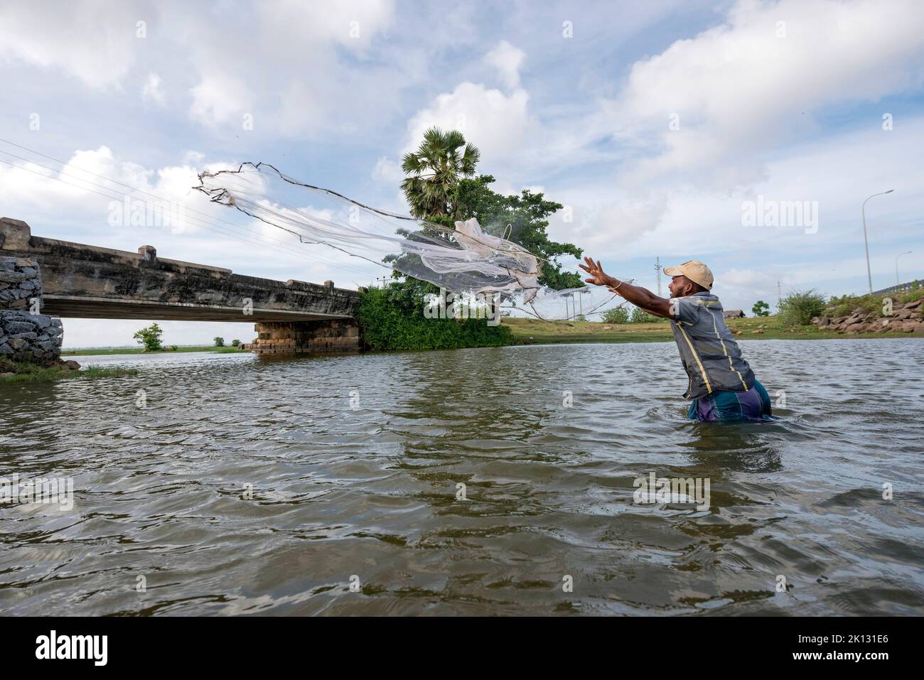 Sri Lanka, Ampara District, Pottuvil, pêcheur, Fischer, fisherman ...