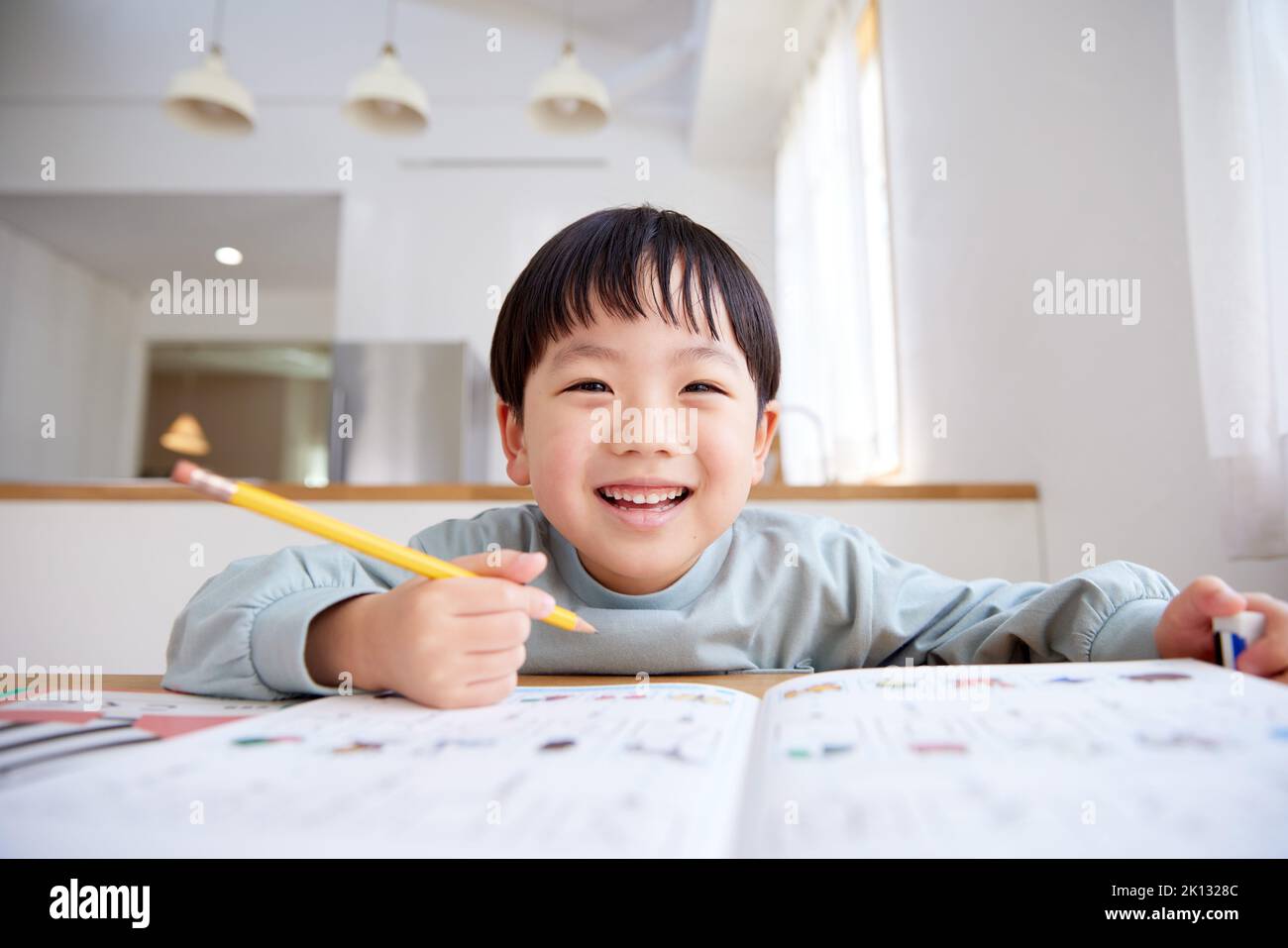 Japanese kid studying Stock Photo - Alamy