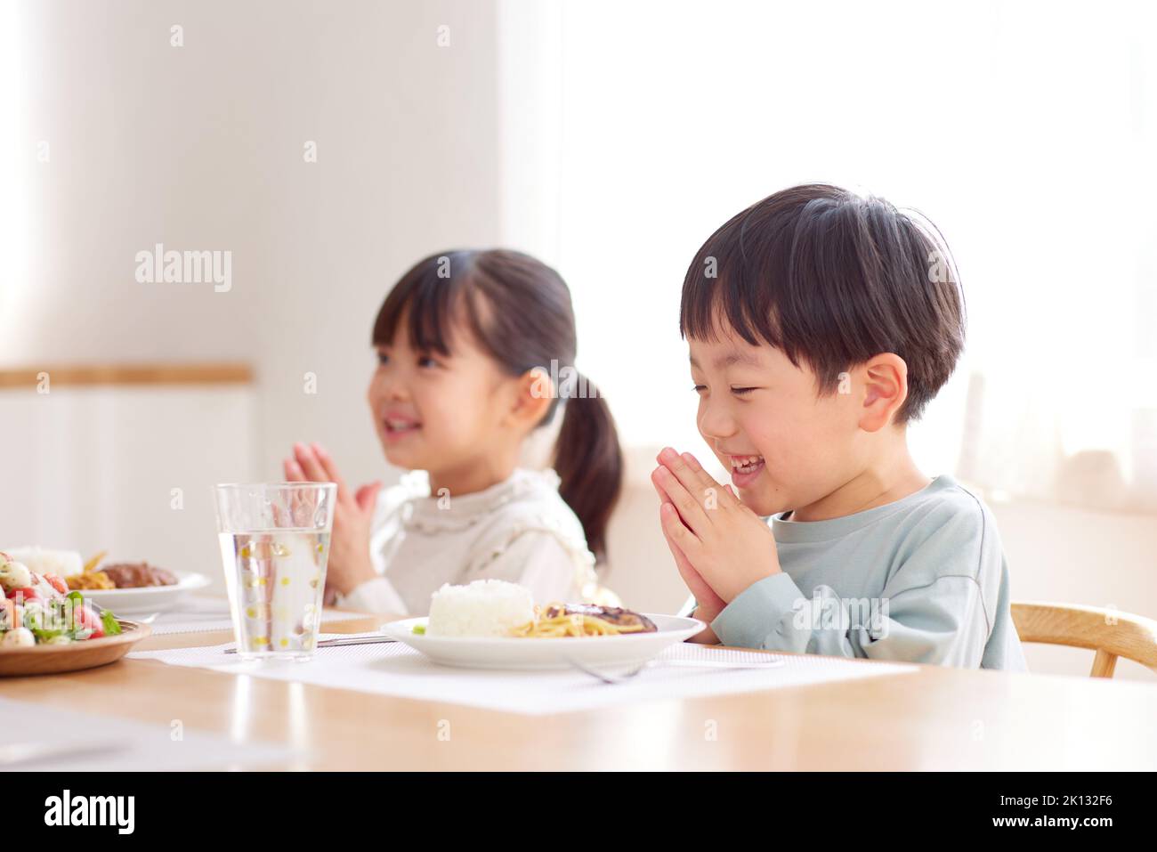 Japanese kids eating together at home Stock Photo - Alamy