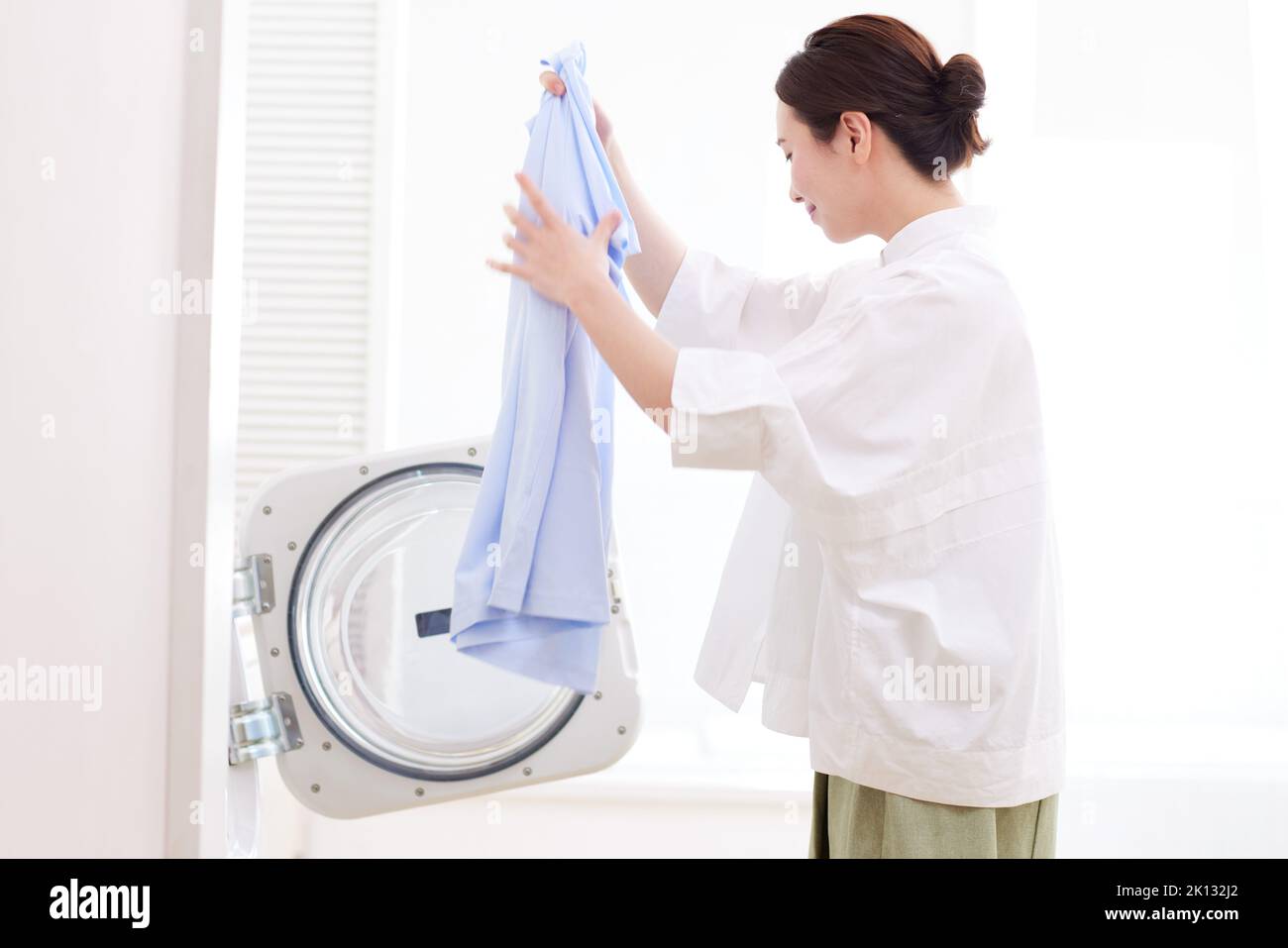 Japanese woman doing laundry at home Stock Photo - Alamy