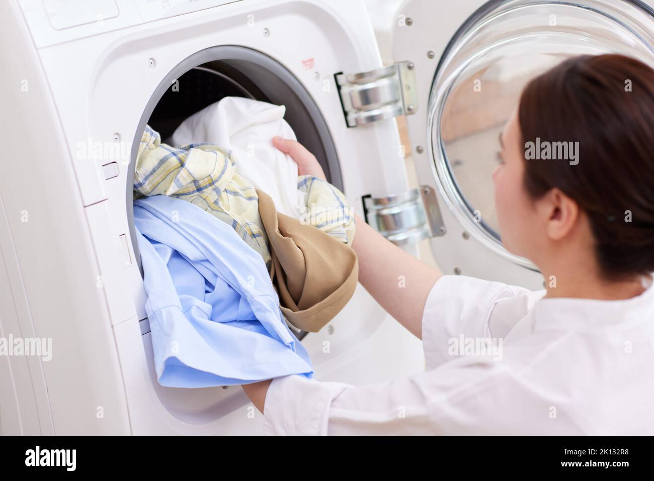 Japanese woman doing laundry at home Stock Photo - Alamy