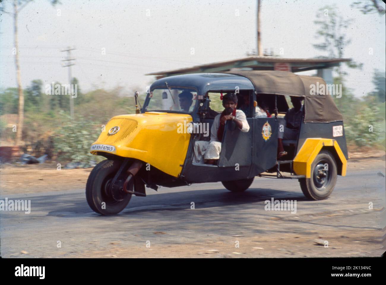Chakdo rickshaw hi-res stock photography and images - Alamy