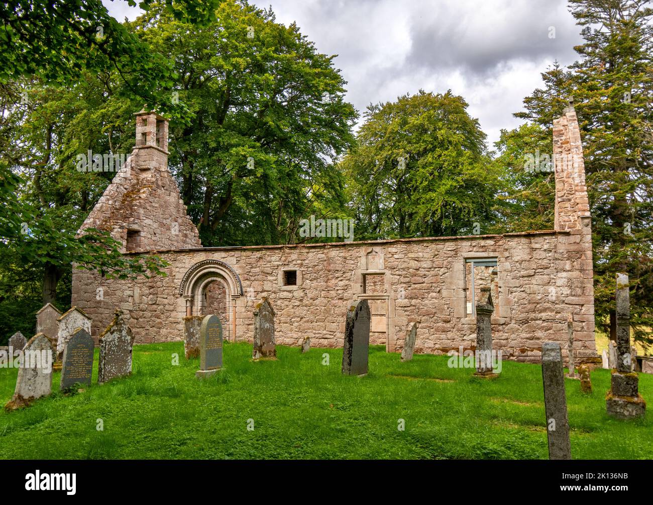 St marys church graveyard cemetery hi-res stock photography and images ...