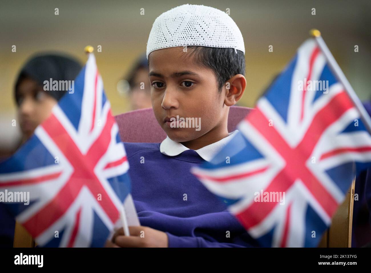 School children from London join Muslims from across the UK at Regent's ...