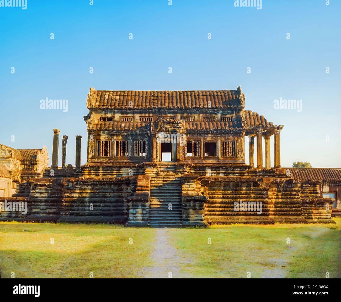 The Northern Library building in the Angkor Wat temple complex ...