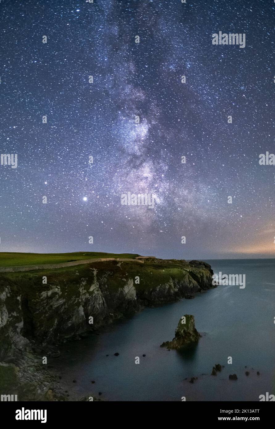 Milky way over ocean hi-res stock photography and images - Alamy