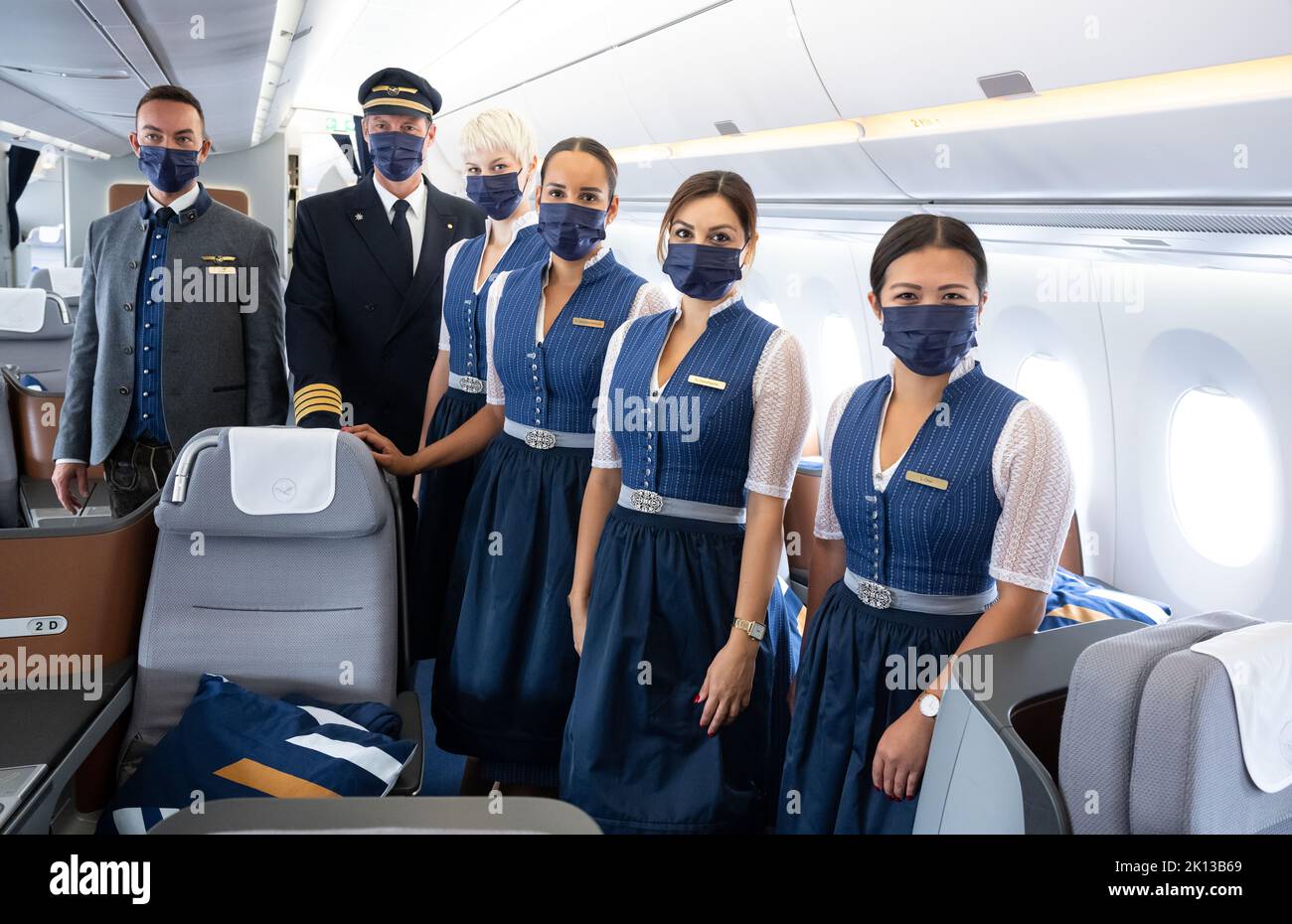 Munich, Germany. 15th Sep, 2022. Lufthansa flight attendants in ...