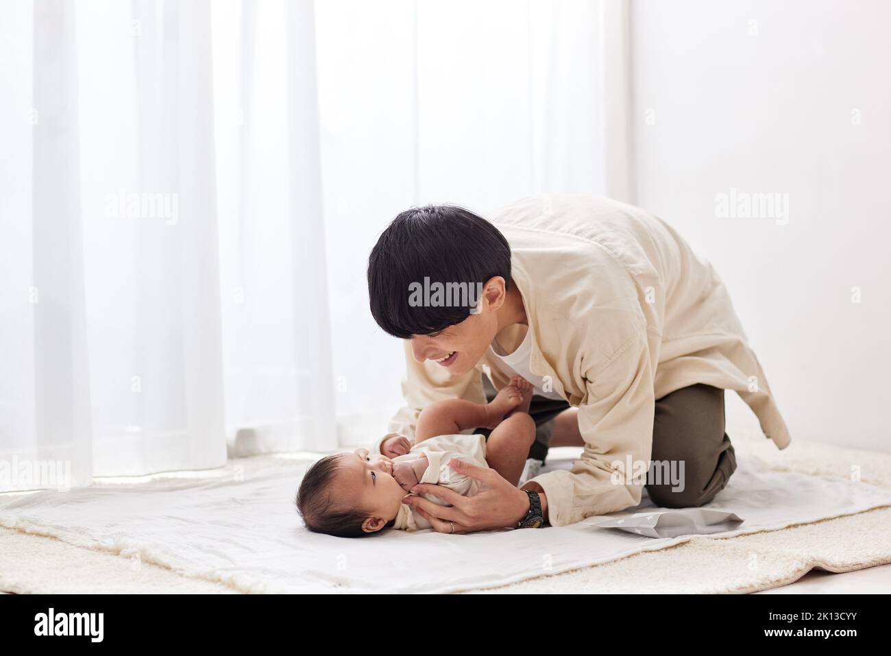 Japanese newborn with father Stock Photo - Alamy