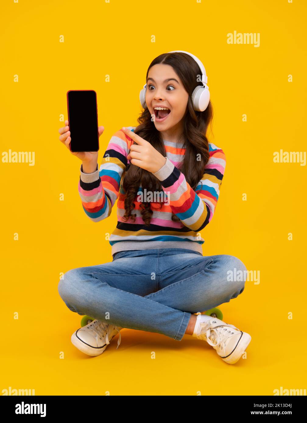 Amazed teenager. Teenage girl with smart phone. Portrait of teen child ...