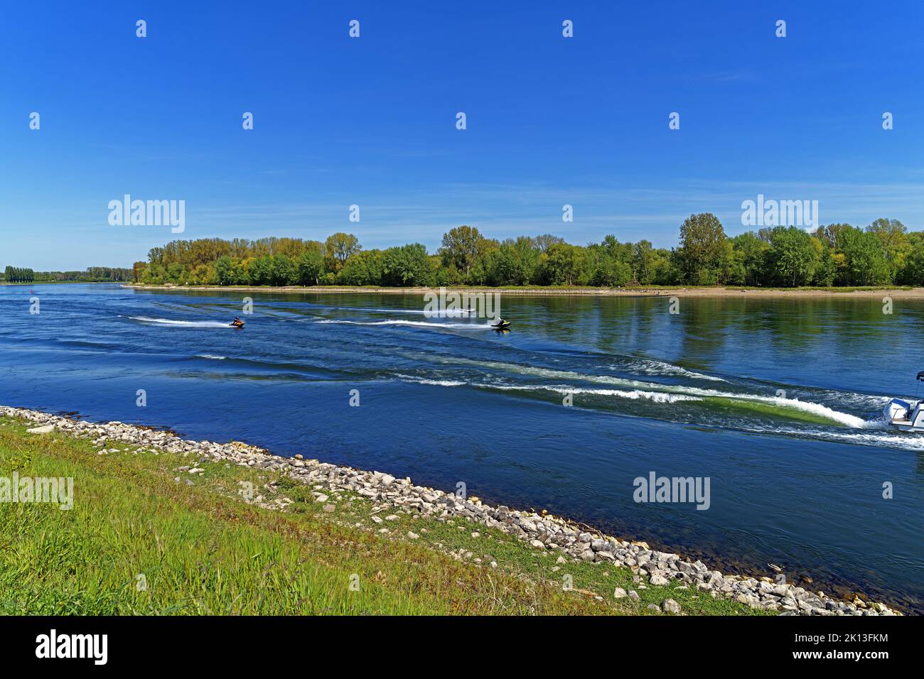 Fluß, Rhein, Jetski *** Local Caption *** Europe, Germany, Rhineland ...