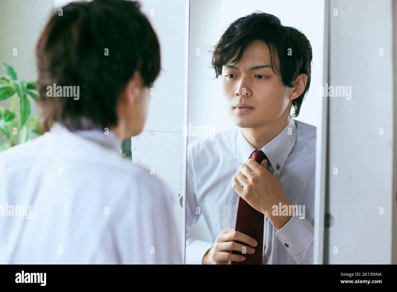 Asian man get ready mirror hi-res stock photography and images - Alamy