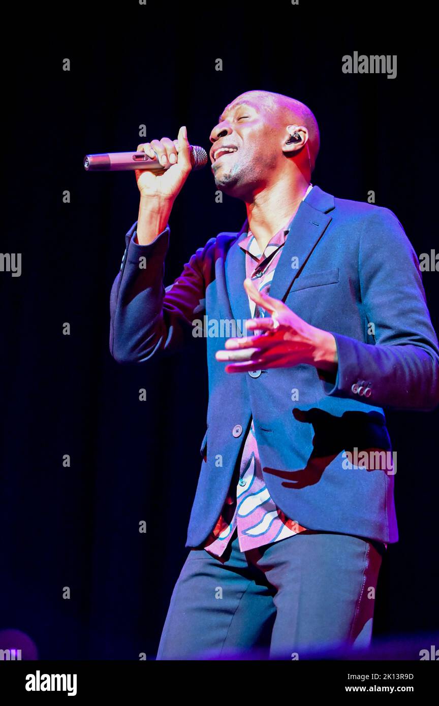 Tunde Baiyewu of The Lighthouse Family Performing on The Giants Of Soul ...