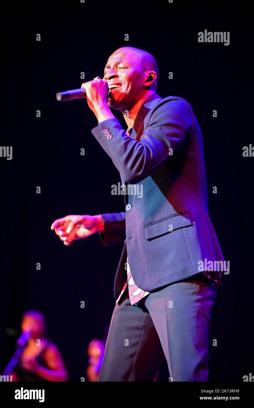 Tunde Baiyewu of The Lighthouse Family Performing on The Giants Of Soul ...