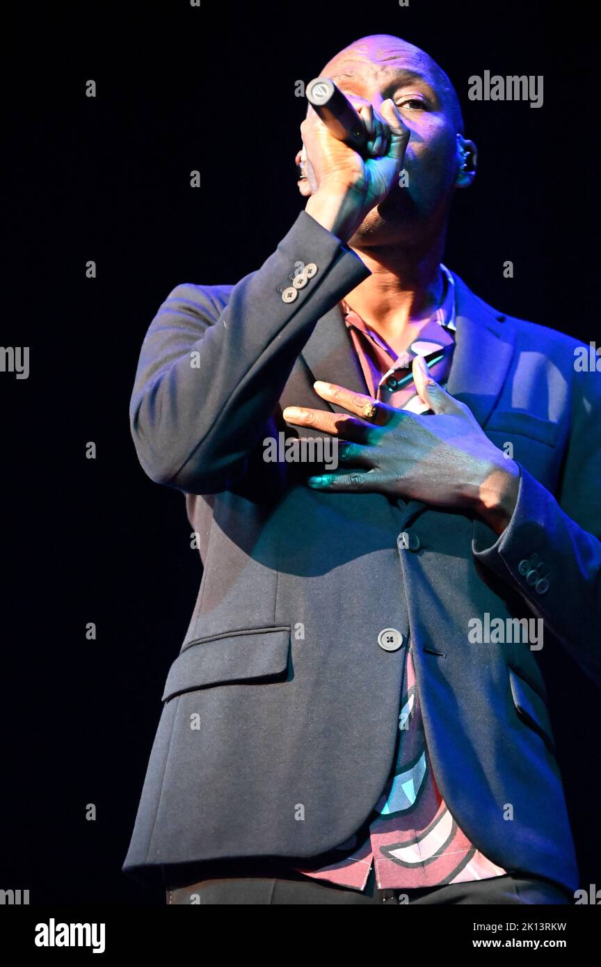 Tunde Baiyewu of The Lighthouse Family Performing on The Giants Of Soul ...