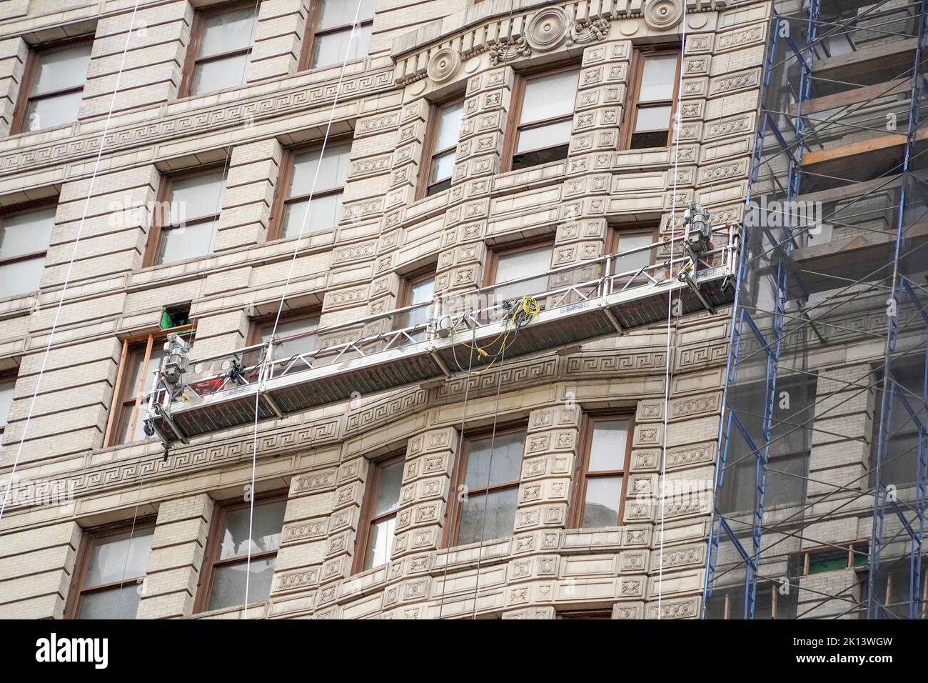 flatiron building under renovation new york city manhattan Stock Photo ...