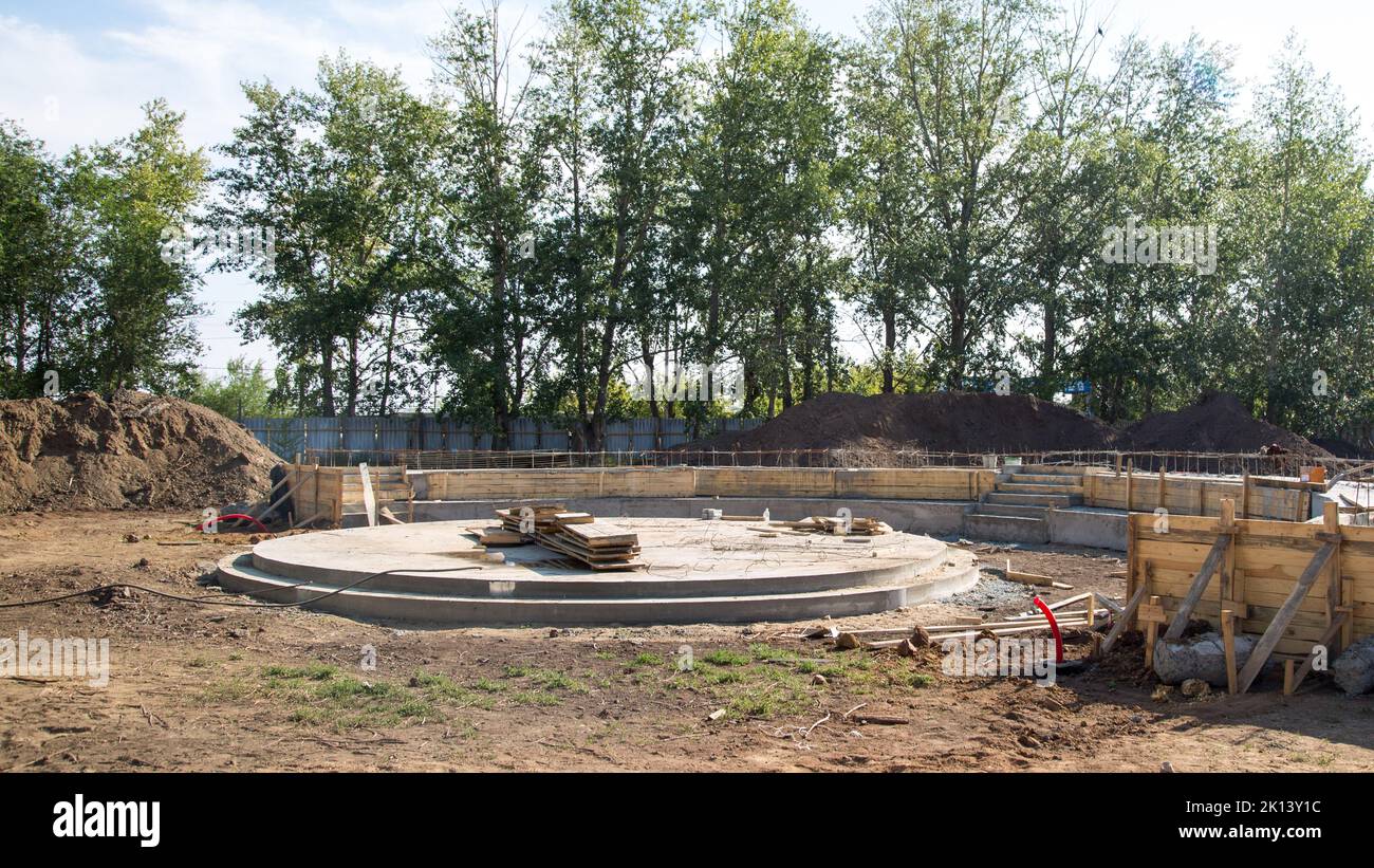 Construction of a round stage stage for performances, pouring the ...