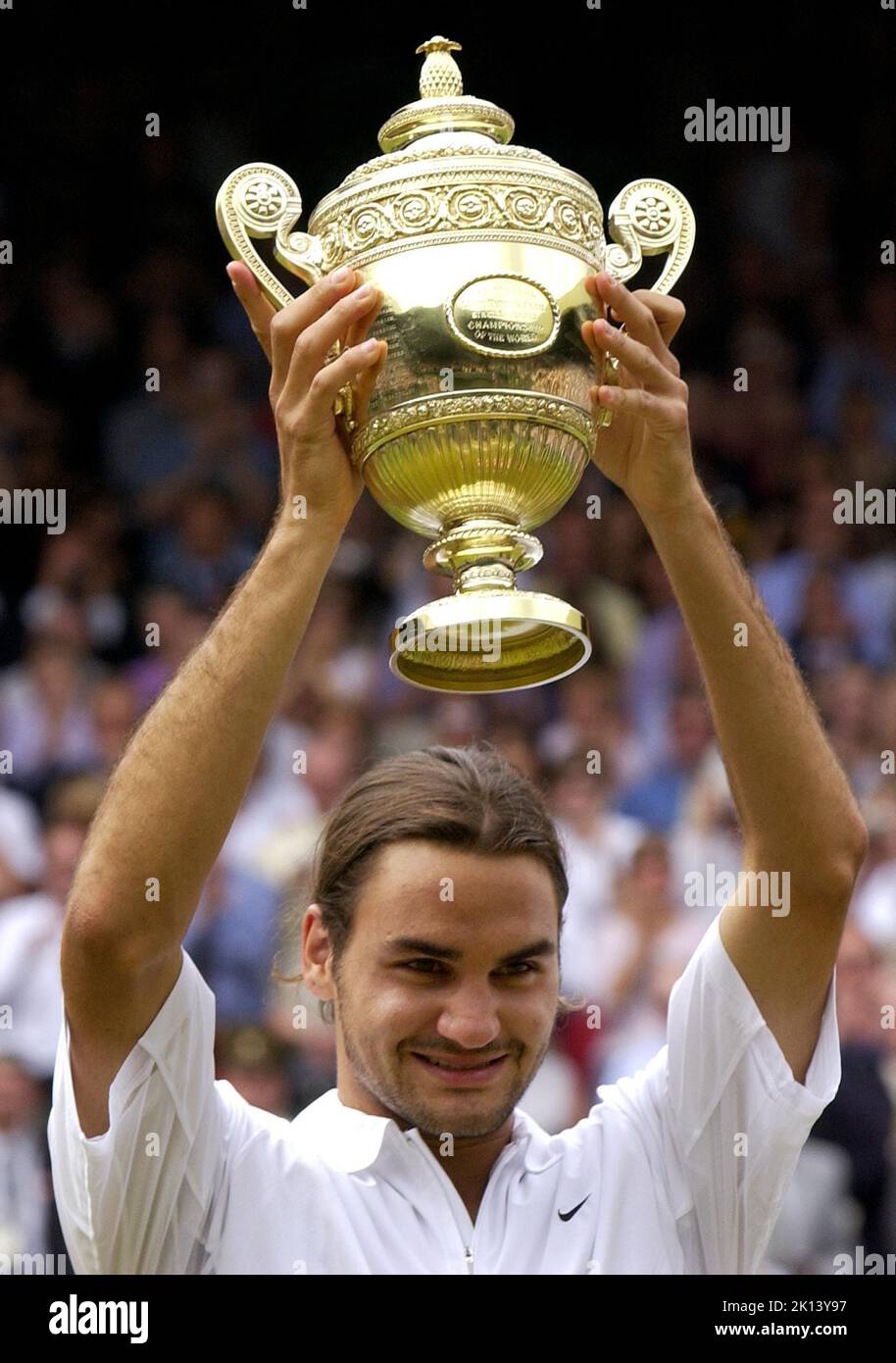 Wimbledon 2003 federer trophy hi-res stock photography and images - Alamy
