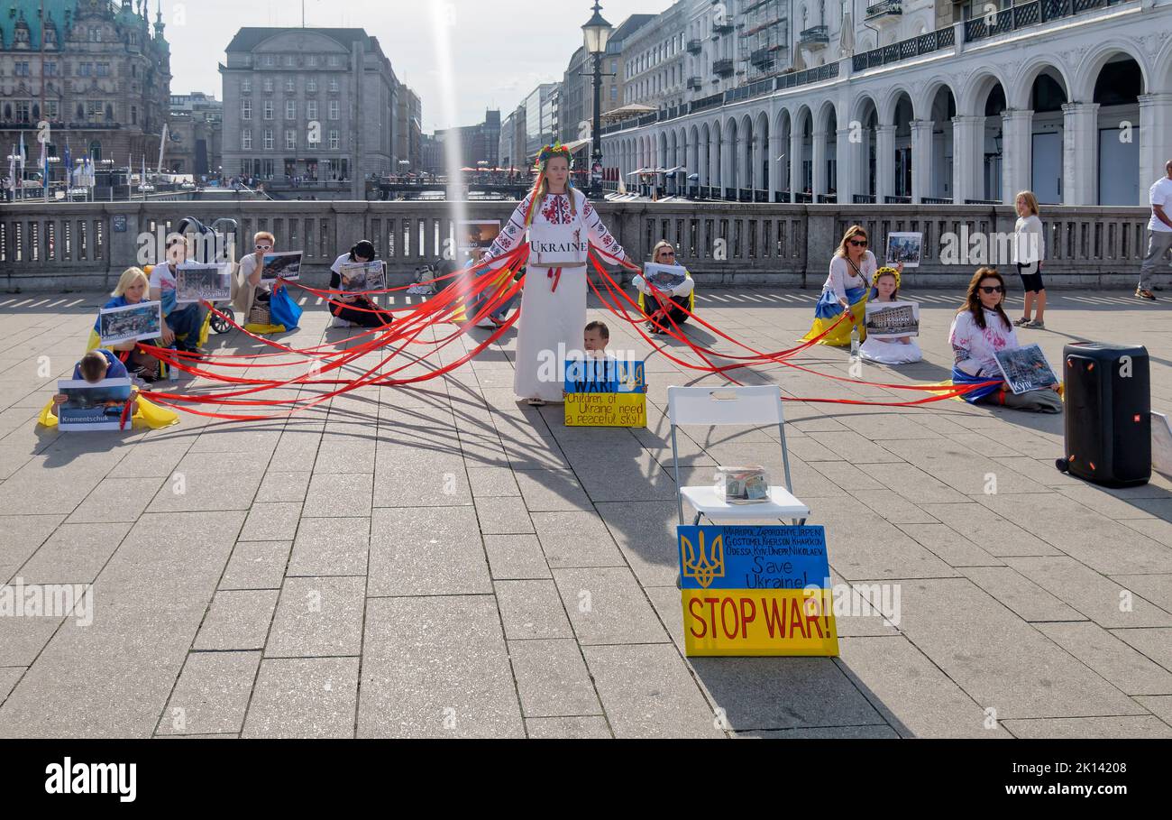 Frauen und krieg hi-res stock photography and images - Alamy