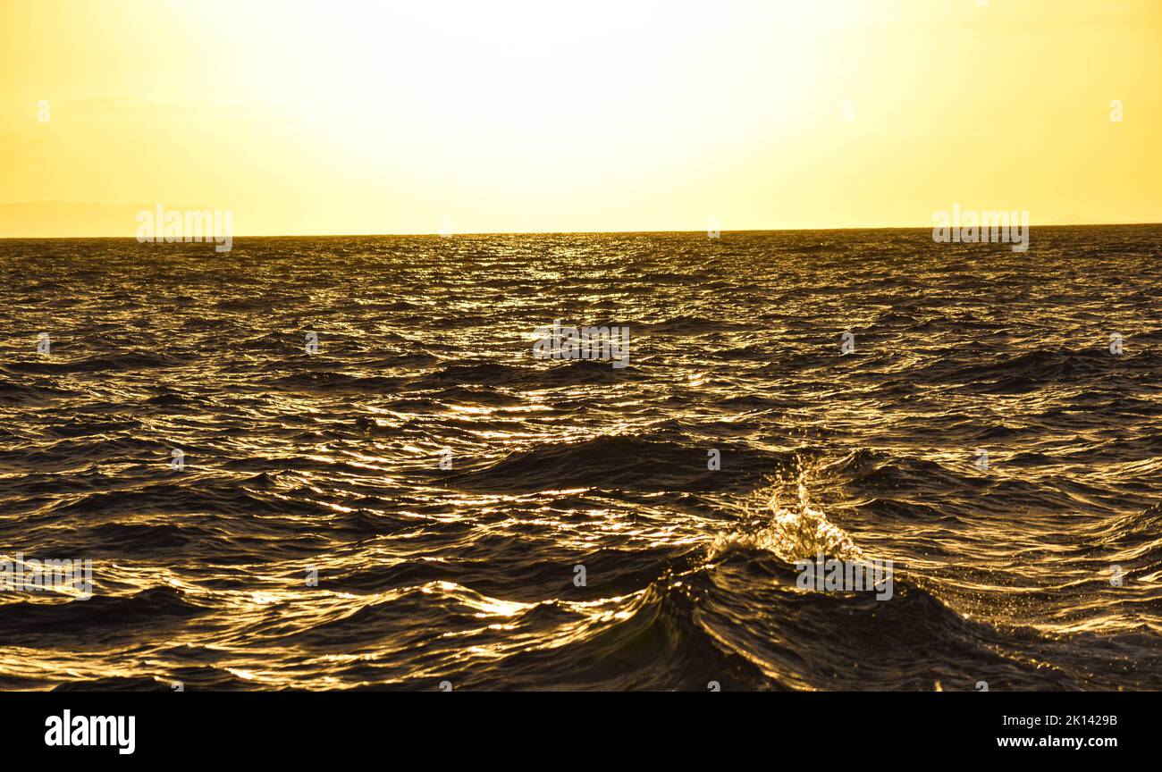Ocean resolution hi-res stock photography and images - Alamy