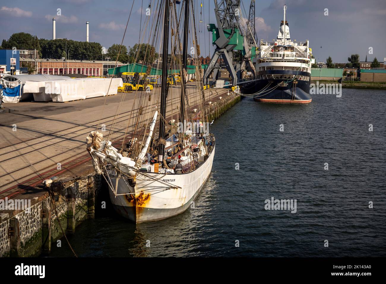 The cargo ship "Avontuur" from the German shipping company "Timbercoast ...