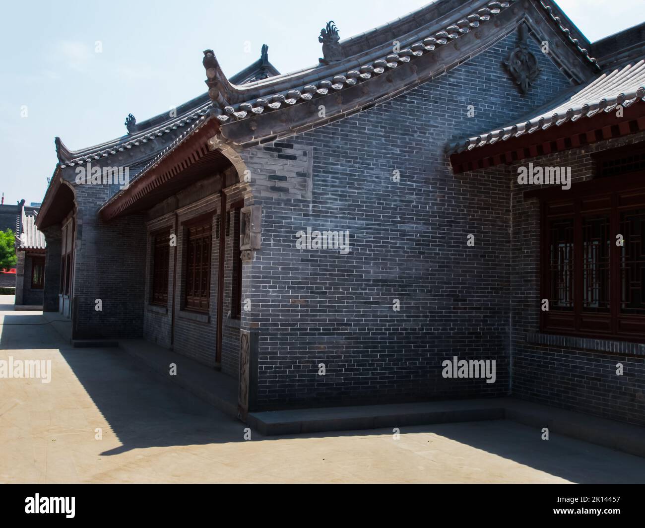 Hutong doors hi-res stock photography and images - Alamy