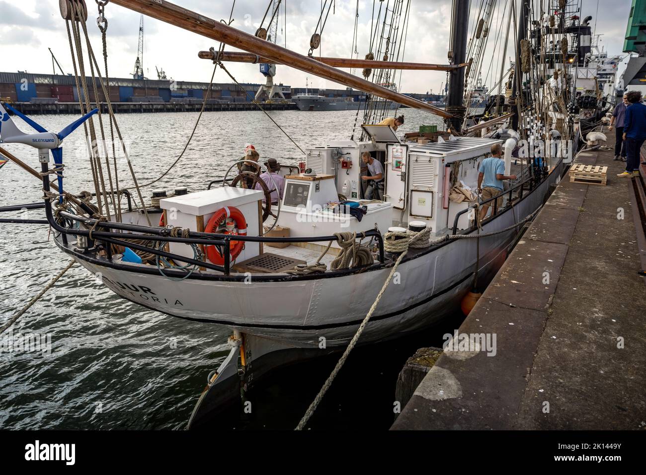 The cargo ship "Avontuur" from the German shipping company "Timbercoast ...