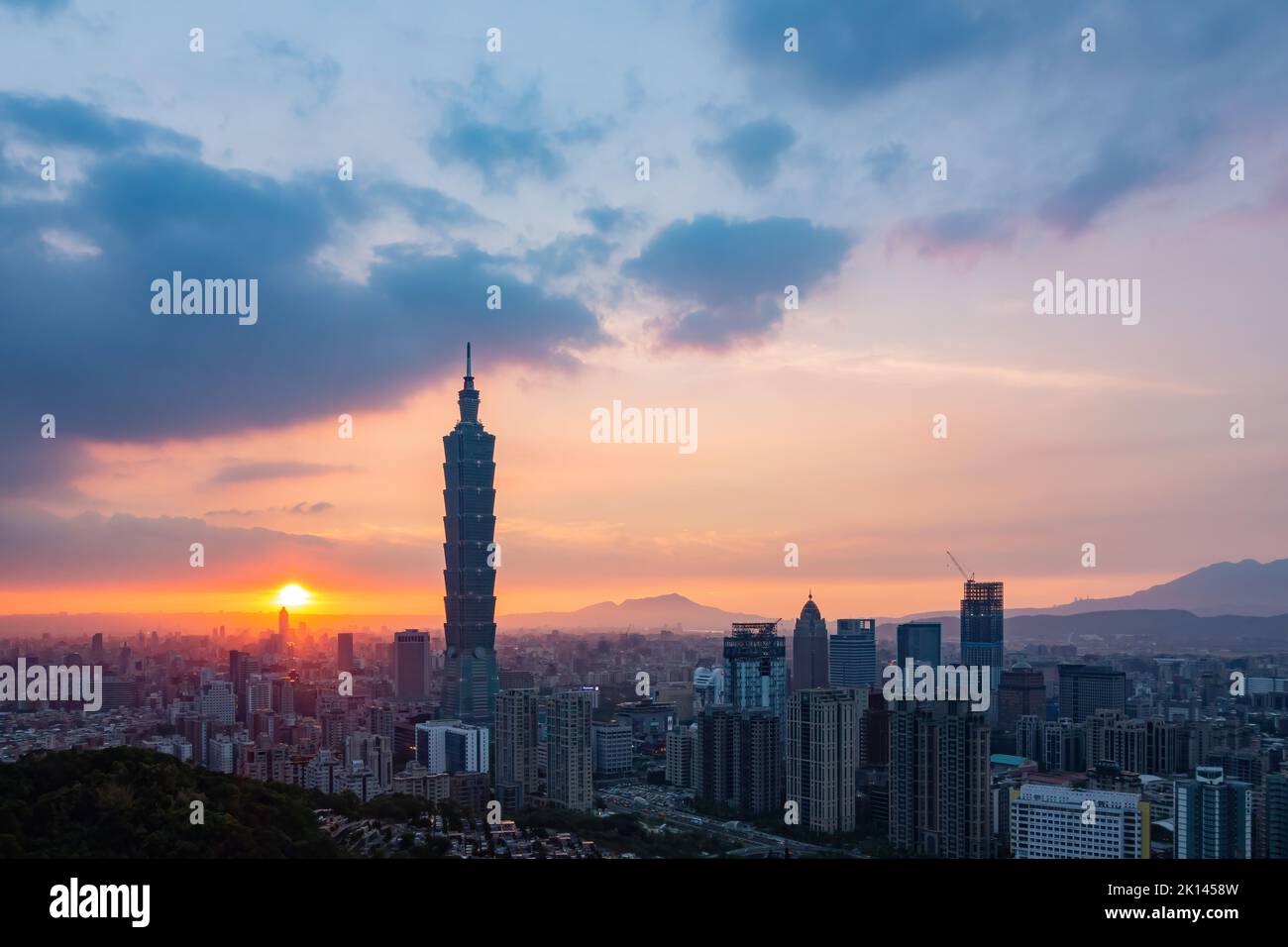 Sunset sky taipei cityscape high hi-res stock photography and images ...
