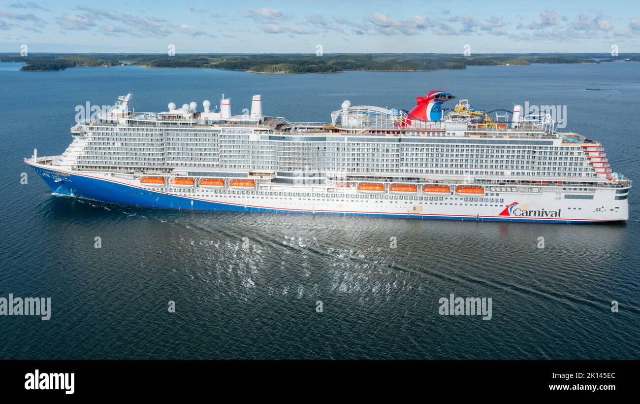 Carnival Cruise Line new cruise ship CARNIVAL CELEBRATION making way ...