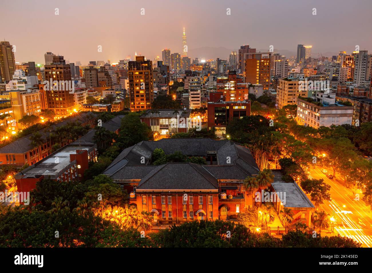 Twilight aerial view of the Zhongzheng District cityscape at Taipei ...