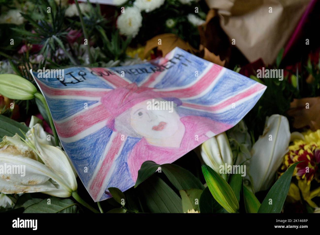 London, United Kingdom, 14th September 2022:- Tributes left by the ...