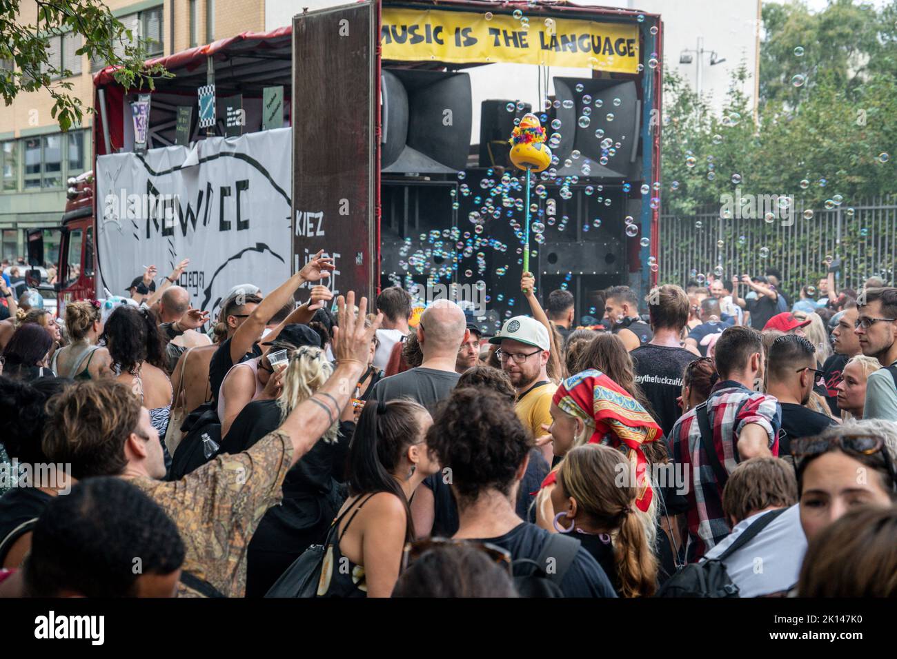 Zug der Liebe 2022, Techno Parade von Prenzlauer Berg bis Moritzplatz. Berlin, Deutschland Stock ...