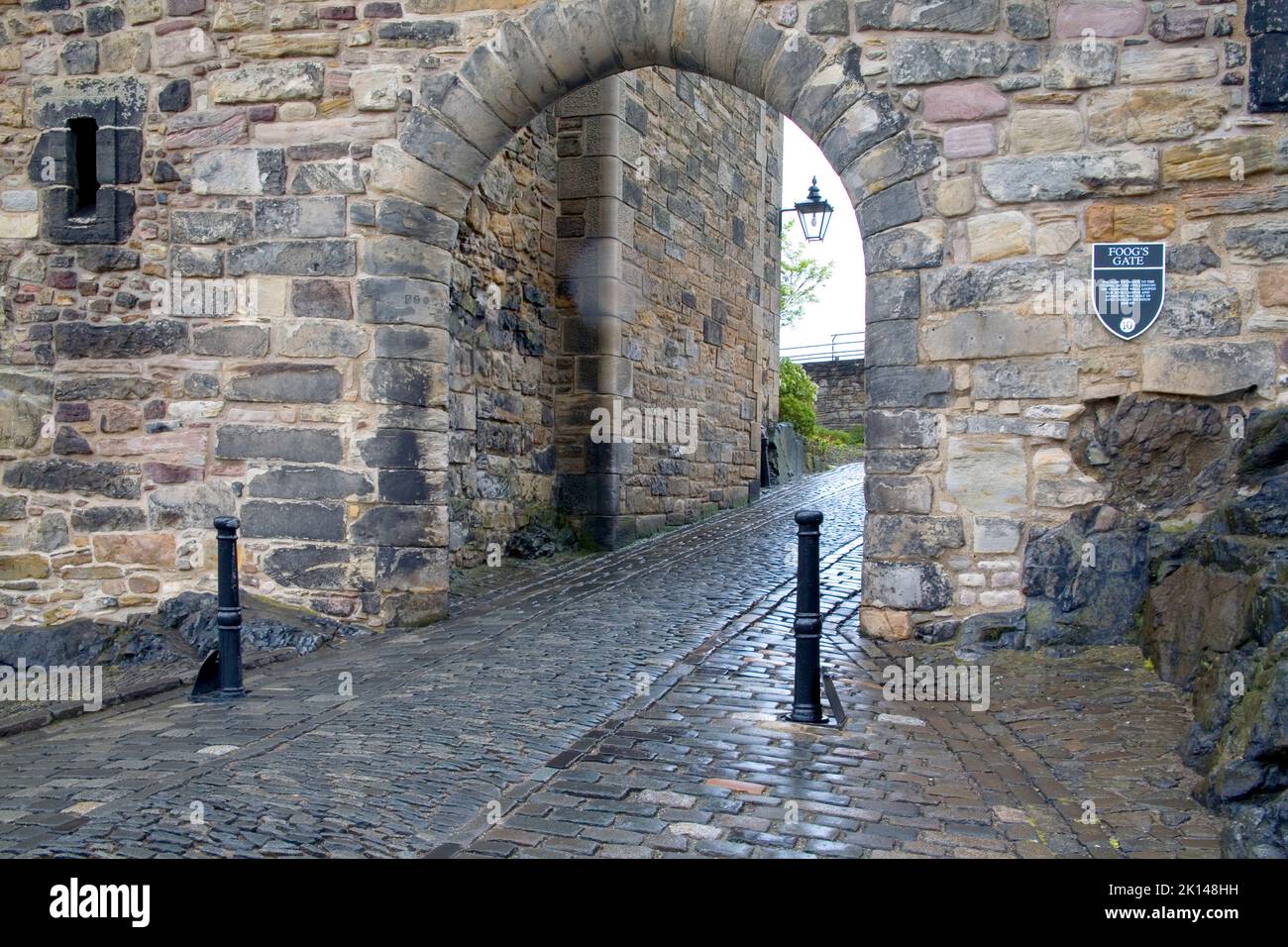 foogs gate entrance to edinburgh castle scotland Stock Photo - Alamy