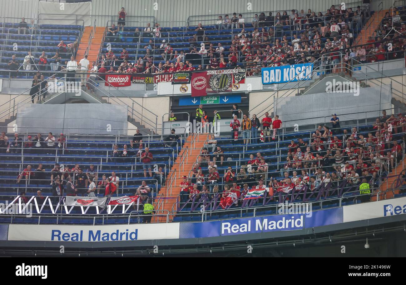 Santiago bernabéu stadium fans hi-res stock photography and images - Alamy