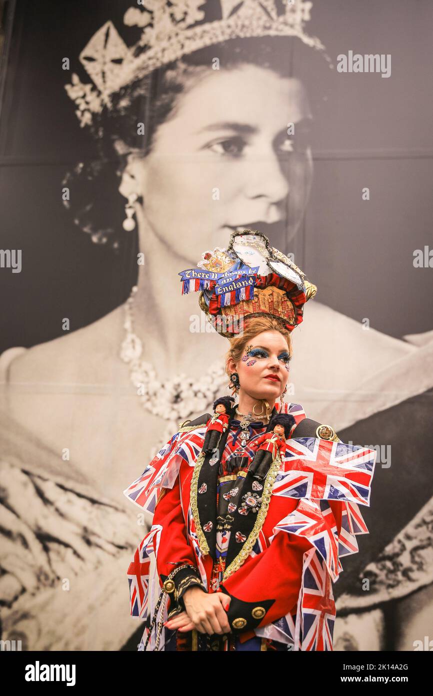 London, UK. 15th Sep, 2022. Anne Sophie Cochevelou (middle) with her ...