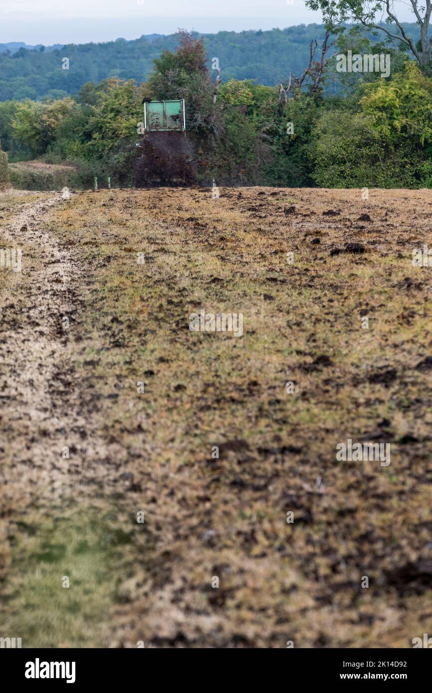 Modern agriculture. Muck spreading prior to ploughing Stock Photo - Alamy