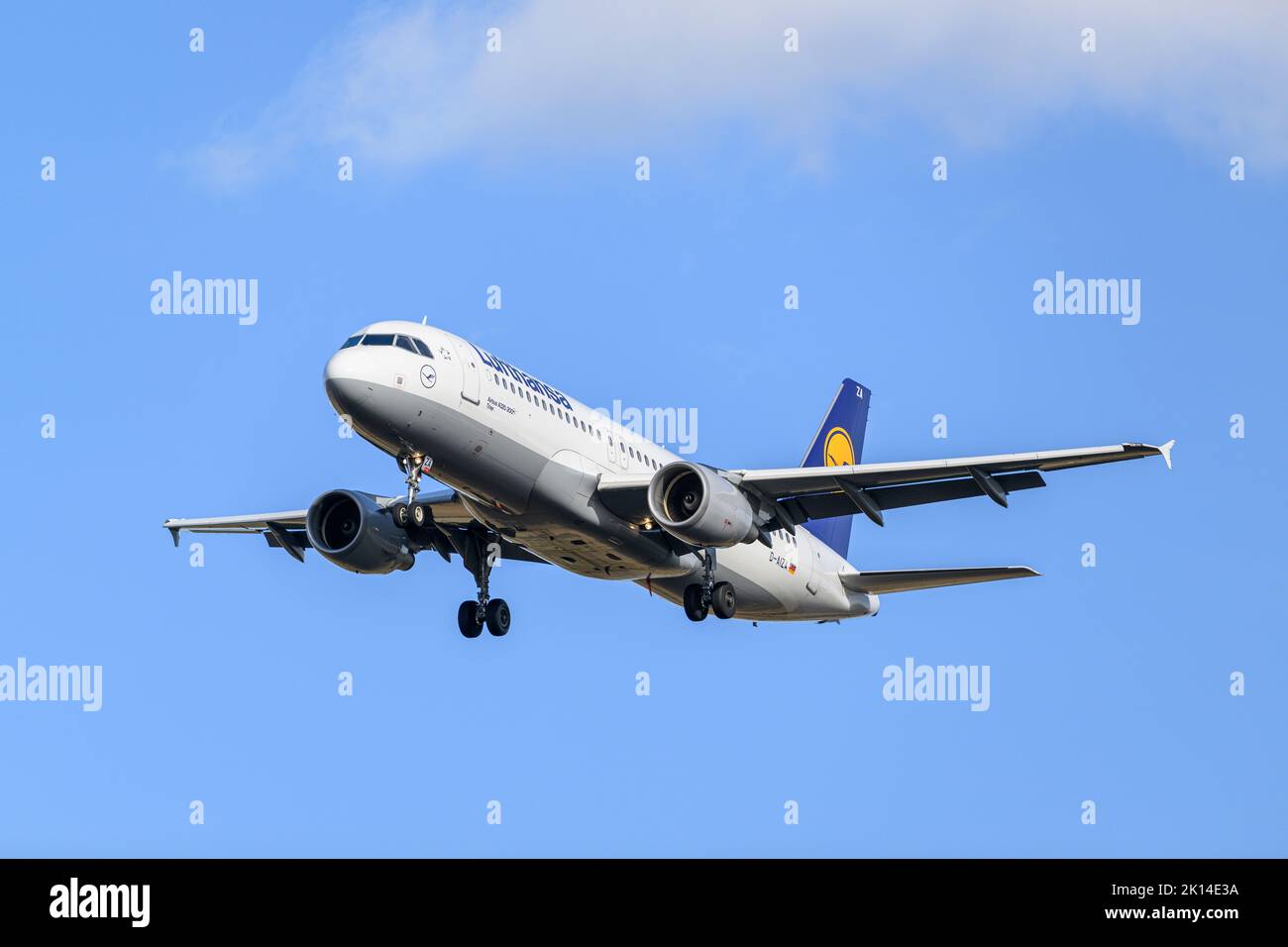Lufthansa Airbus A320-200 Trier With The Aircraft Registration D-AIZA ...