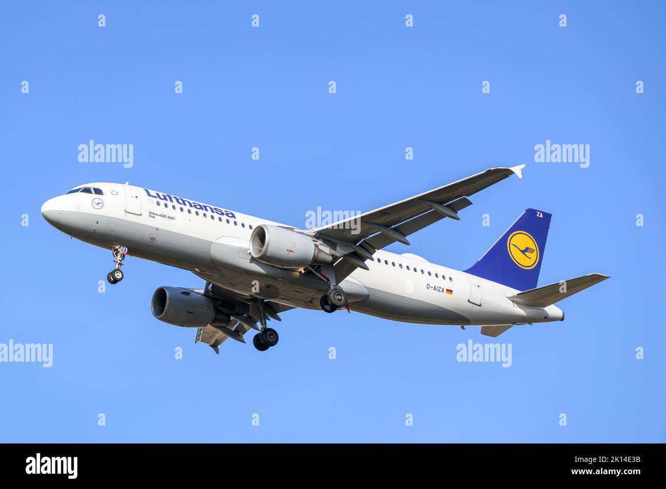 Lufthansa Airbus A320-200 Trier With The Aircraft Registration D-AIZA ...
