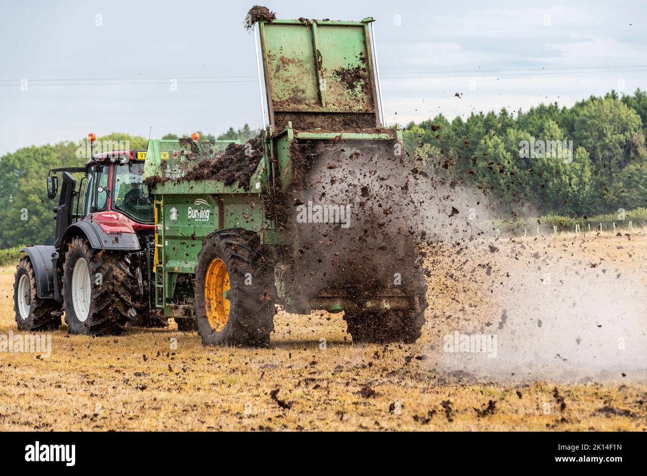 John deere tractor spreading muck hi-res stock photography and images ...