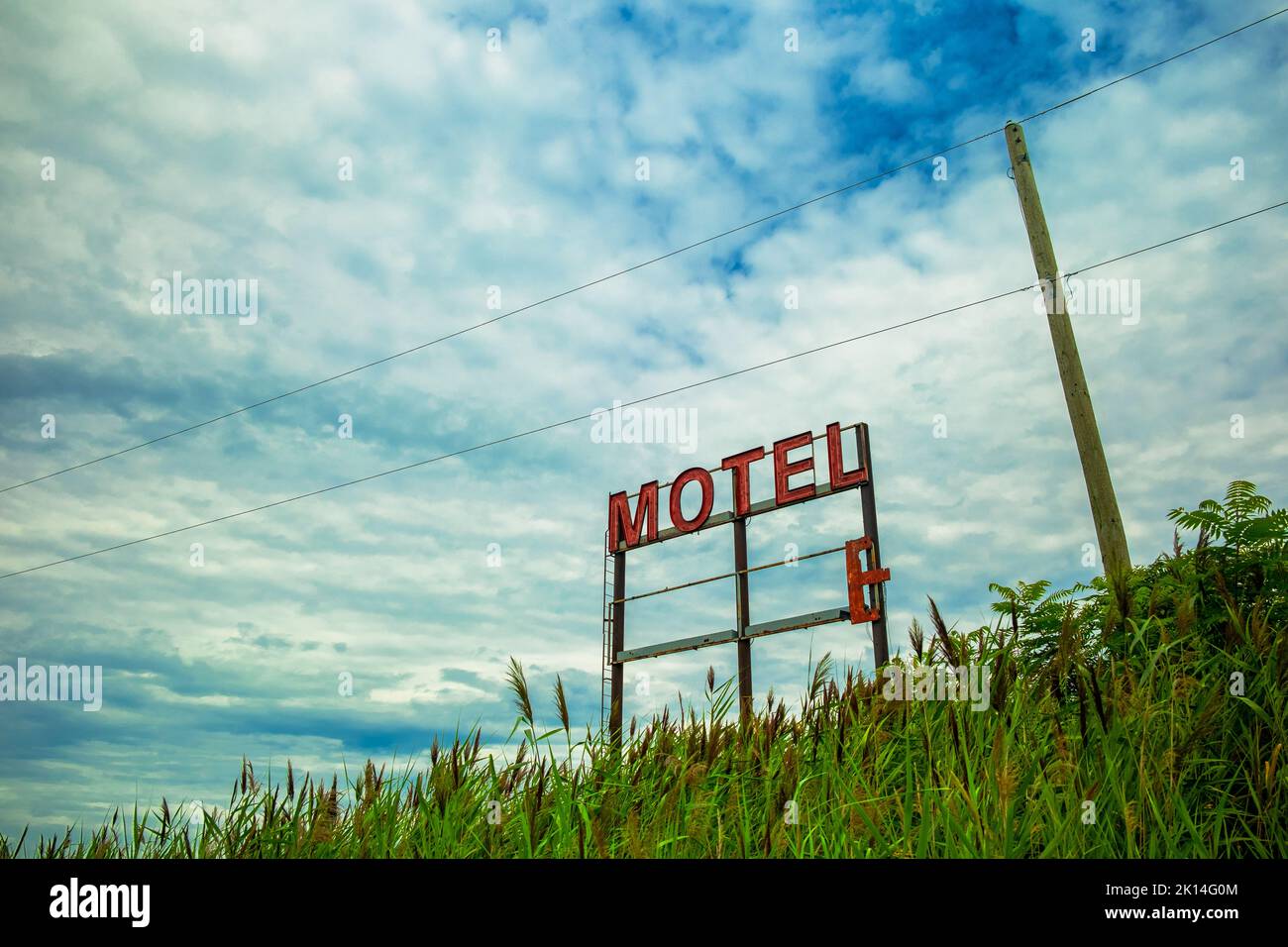An abandoned motel sign on a cloudy day Stock Photo - Alamy