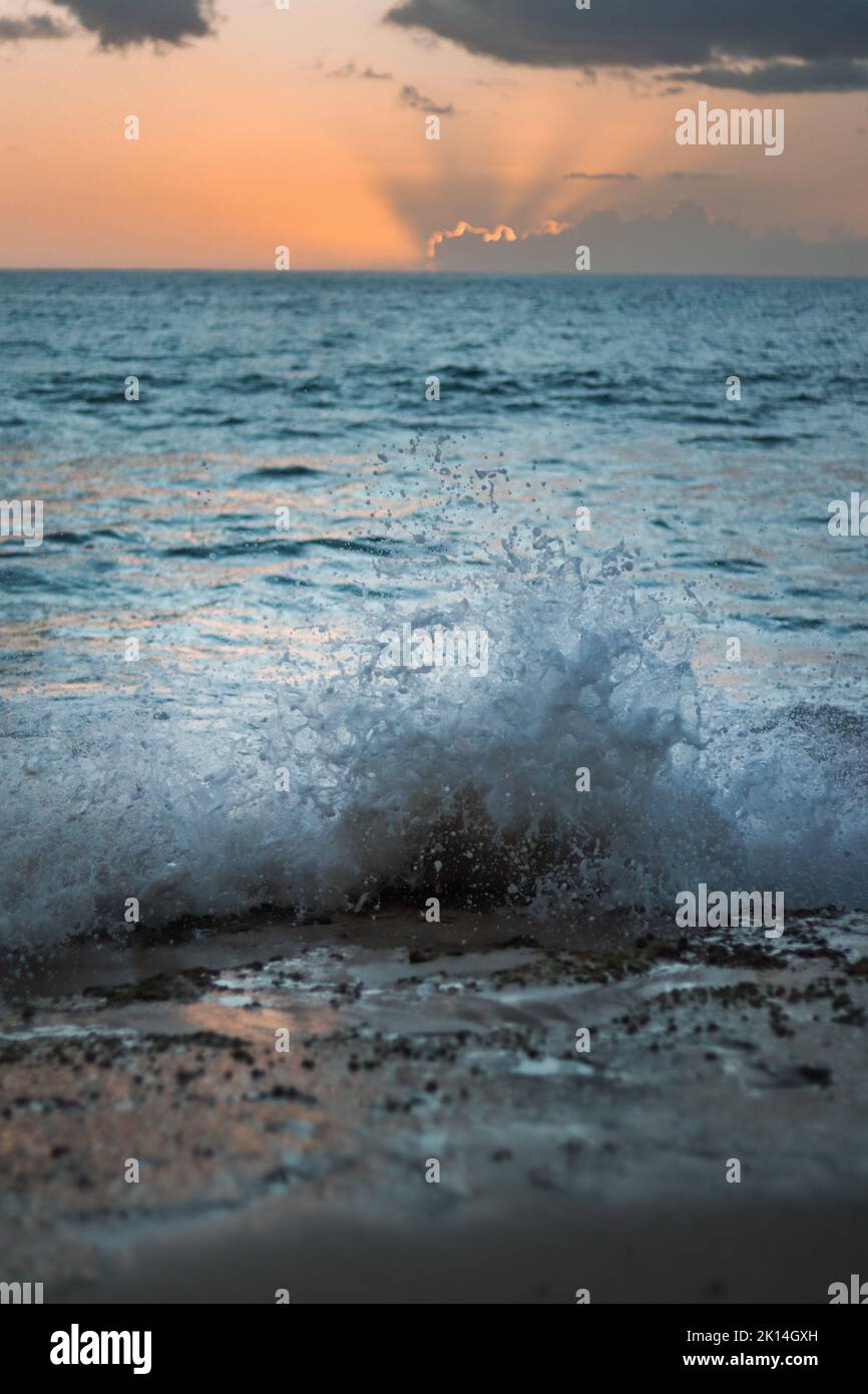 Hawaii sunset wave hi-res stock photography and images - Alamy