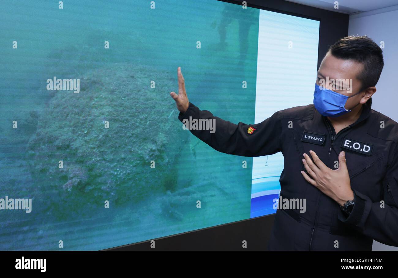 Chin chiu hi-res stock photography and images - Alamy