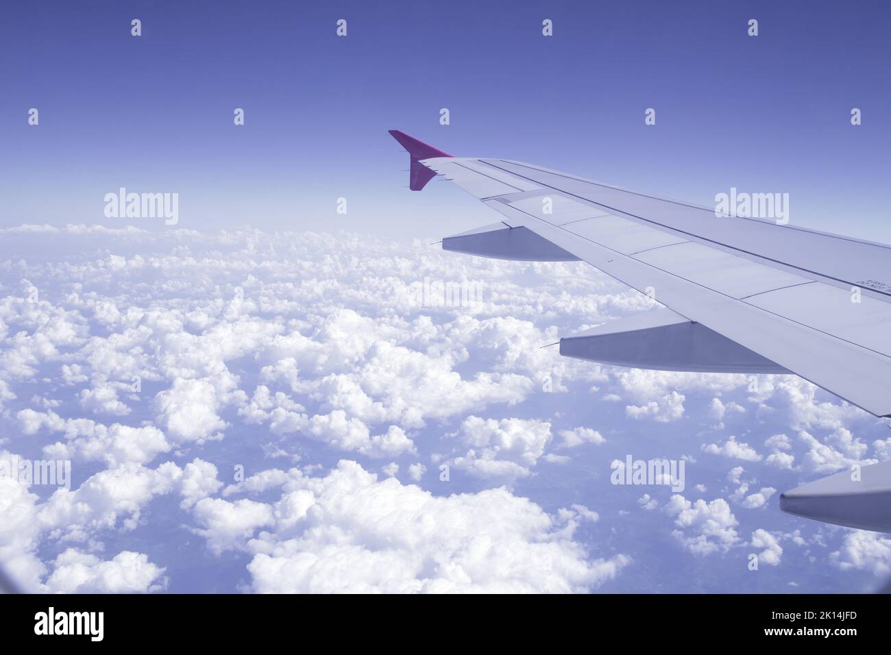 An aerial view of an airplane wing Stock Photo - Alamy
