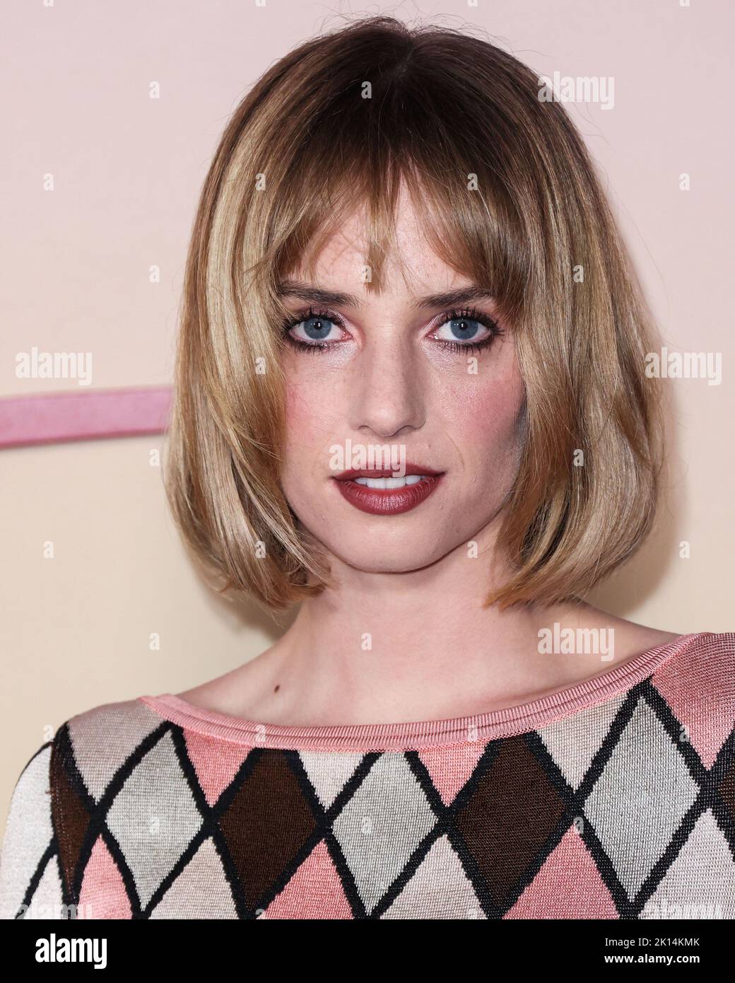 Maya hawke 2022 hi-res stock photography and images - Alamy